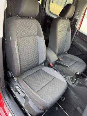 Red Volkswagen Caddy 2018 in Jonava, with an engine capacity of 1.97 L and mileage of 246 thousand km for 13200 €, photo 10 on AUTOMOTO.COM.LV