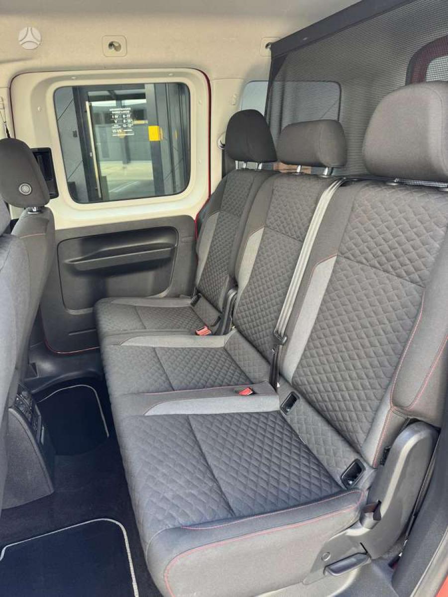 Red Volkswagen Caddy 2018 in Jonava, with an engine capacity of 1.97 L and mileage of 246 thousand km for 13200 €, photo 11 on AUTOMOTO.COM.LV