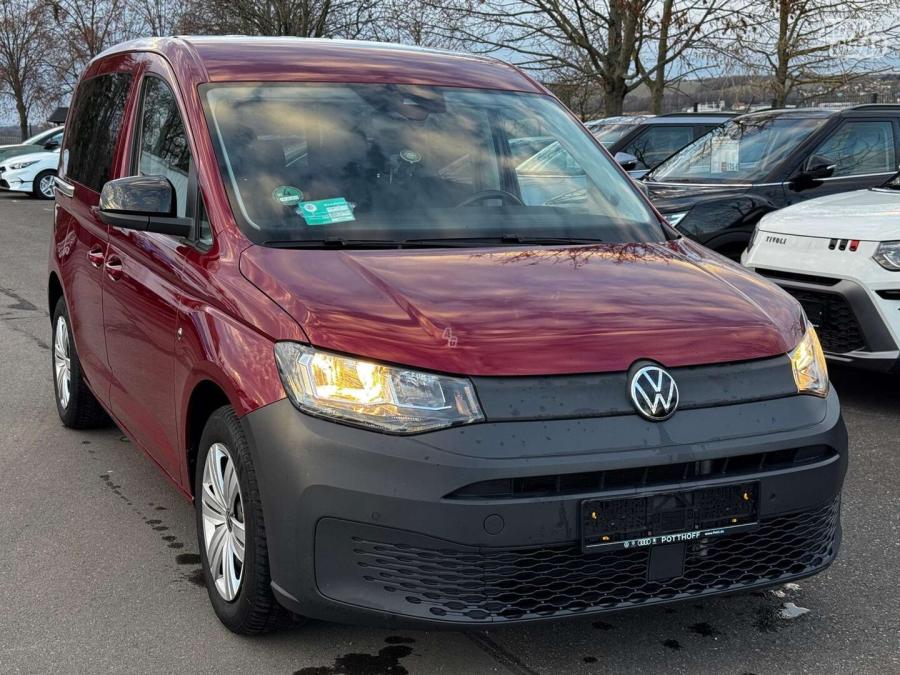 Red Volkswagen Caddy 2021 in Kaunas, with an engine capacity of 2.00 L and mileage of 62 thousand km for 27549 €, photo 3 on AUTOMOTO.COM.LV