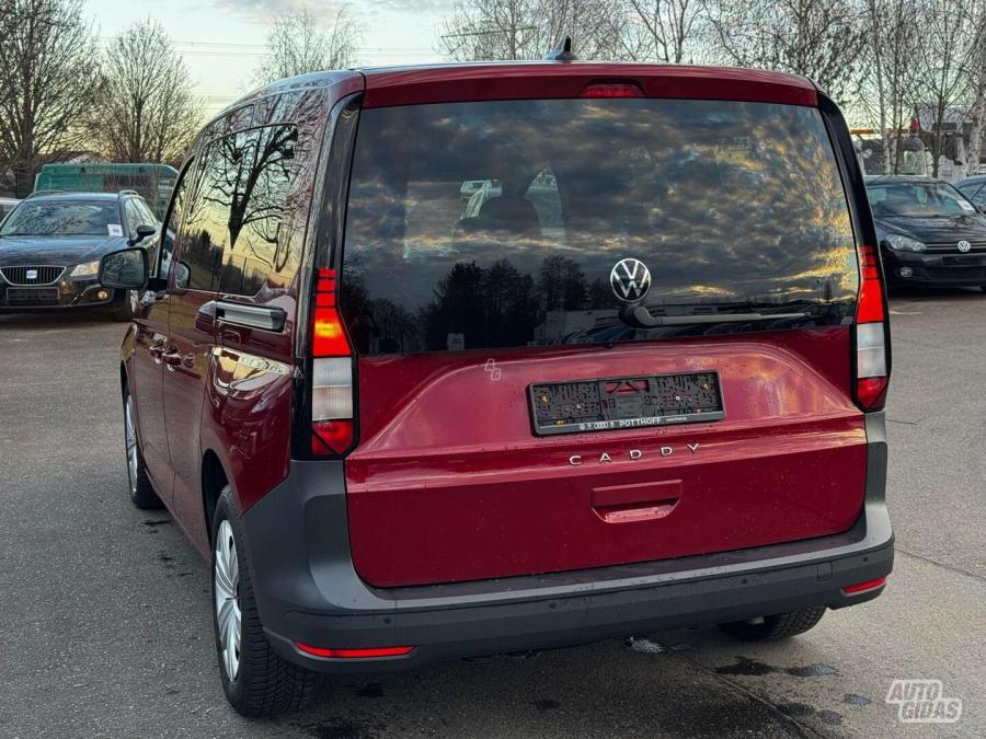 Red Volkswagen Caddy 2021 in Kaunas, with an engine capacity of 2.00 L and mileage of 62 thousand km for 27549 €, photo 6 on AUTOMOTO.COM.LV