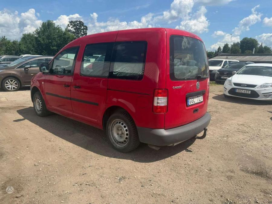 Red Volkswagen Caddy 2009 in Vilnius, with an engine capacity of 2.00 L and mileage of 165 thousand km for 2900 €, photo 7 on AUTOMOTO.COM.LV