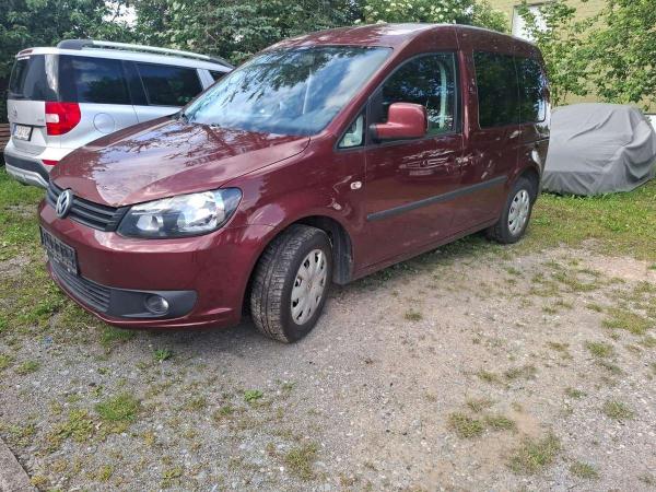 Red Volkswagen Caddy 2011 in Utena, with an engine capacity of 1.20 L and mileage of 178 thousand km for 4700 €, photo 1 on AUTOMOTO.COM.LV