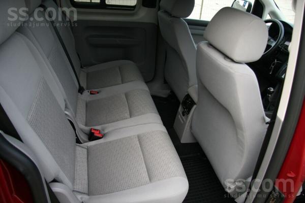 Red Volkswagen Caddy 2009 in Tukums, with an engine capacity of 2.00 L and mileage of 273 thousand km for 5650 €, photo 9 on AUTOMOTO.COM.LV