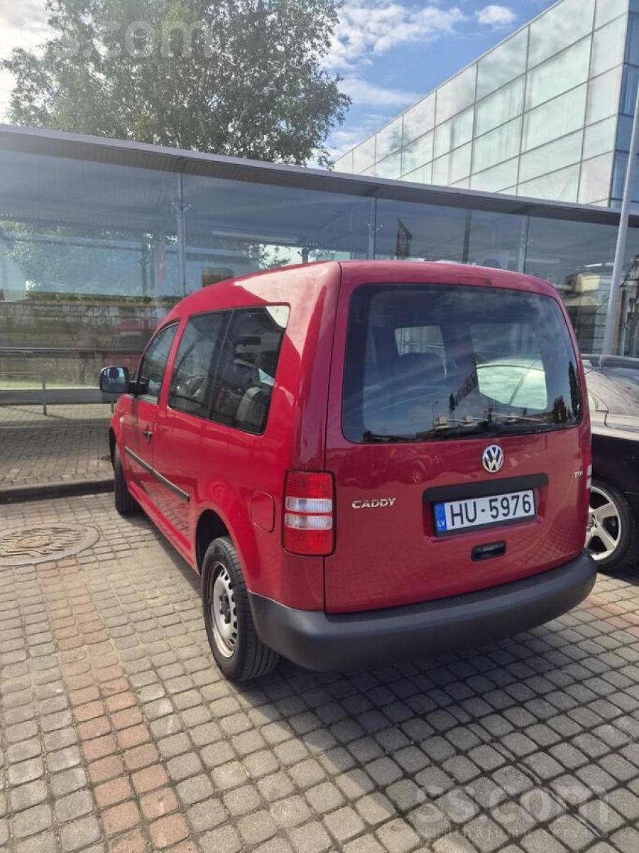 Red Volkswagen Caddy 2011 in Ventspils, with an engine capacity of 1.60 L and mileage of 91 thousand km for 5100 €, photo 3 on AUTOMOTO.COM.LV
