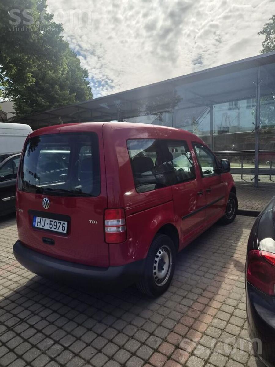 Red Volkswagen Caddy 2011 in Ventspils, with an engine capacity of 1.60 L and mileage of 91 thousand km for 5100 €, photo 4 on AUTOMOTO.COM.LV