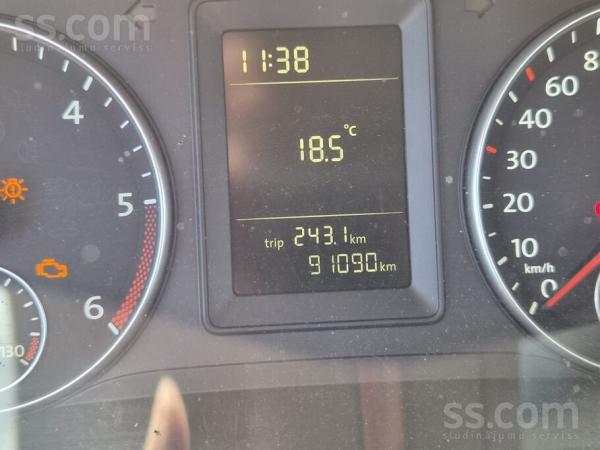 Красный Фольксваген Кадди 2011 в Вентспилс, объемом двигателя 1.60 л и пробегом 91 тыс. км за 5100 €, фото 5 на AUTOMOTO.COM.LV