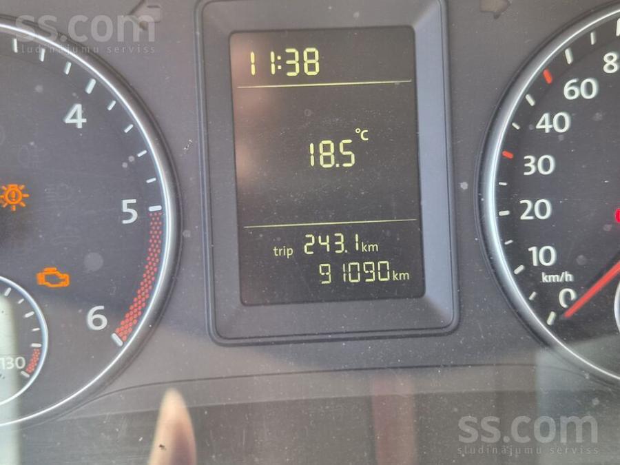 Red Volkswagen Caddy 2011 in Ventspils, with an engine capacity of 1.60 L and mileage of 91 thousand km for 5100 €, photo 5 on AUTOMOTO.COM.LV