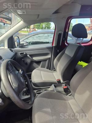 Red Volkswagen Caddy 2011 in Ventspils, with an engine capacity of 1.60 L and mileage of 91 thousand km for 5100 €, photo 6 on AUTOMOTO.COM.LV