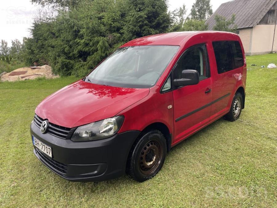 Red Volkswagen Caddy 2014 in Riga, with an engine capacity of 1.60 L and mileage of 521 thousand km for 2300 €, photo 3 on AUTOMOTO.COM.LV