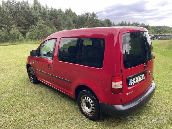 Red Volkswagen Caddy 2014 in Riga, with an engine capacity of 1.60 L and mileage of 521 thousand km for 2300 €, photo 3 on AUTOMOTO.COM.LV