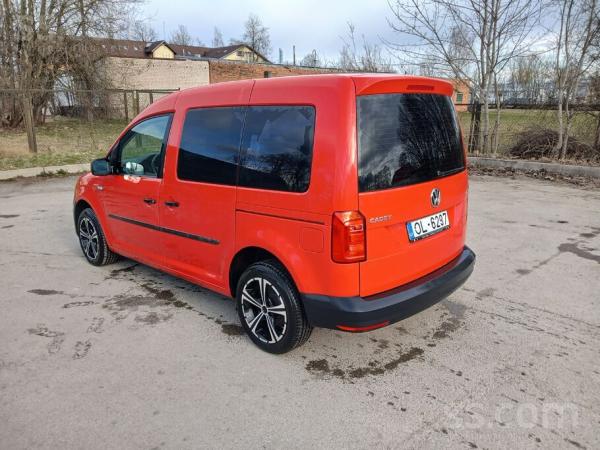 Red Volkswagen Caddy 2018 in Riga, with an engine capacity of 2.00 L and mileage of 232 thousand km for 6900 €, photo 5 on AUTOMOTO.COM.LV