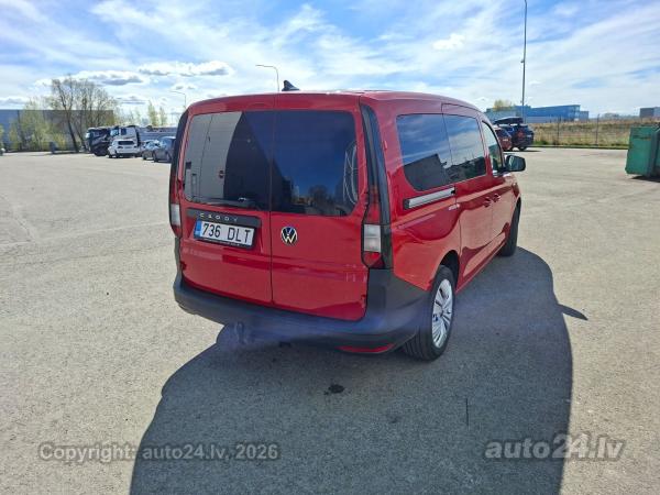 Red Volkswagen Caddy 2021 in Tallinn, with an engine capacity of 2.00 L and mileage of 155 thousand km for 19500 €, photo 3 on AUTOMOTO.COM.LV