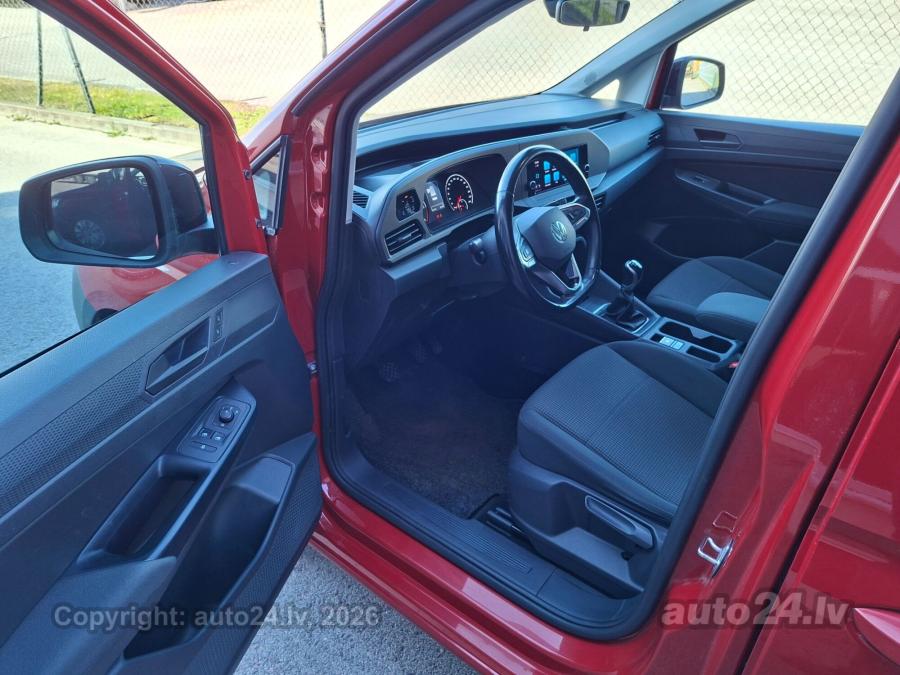 Red Volkswagen Caddy 2021 in Tallinn, with an engine capacity of 2.00 L and mileage of 155 thousand km for 19500 €, photo 8 on AUTOMOTO.COM.LV