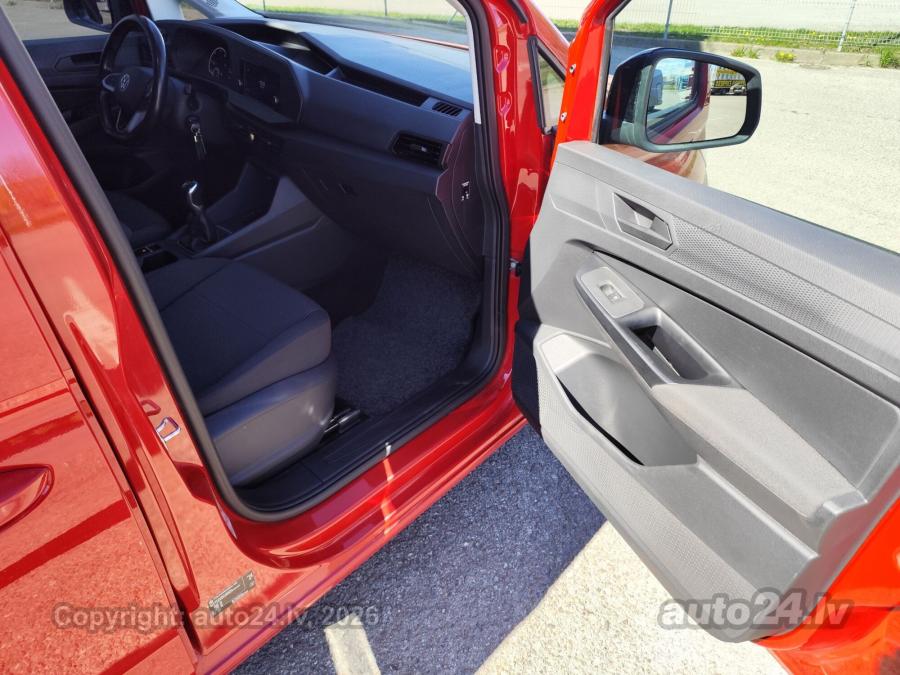 Red Volkswagen Caddy 2021 in Tallinn, with an engine capacity of 2.00 L and mileage of 155 thousand km for 19500 €, photo 9 on AUTOMOTO.COM.LV