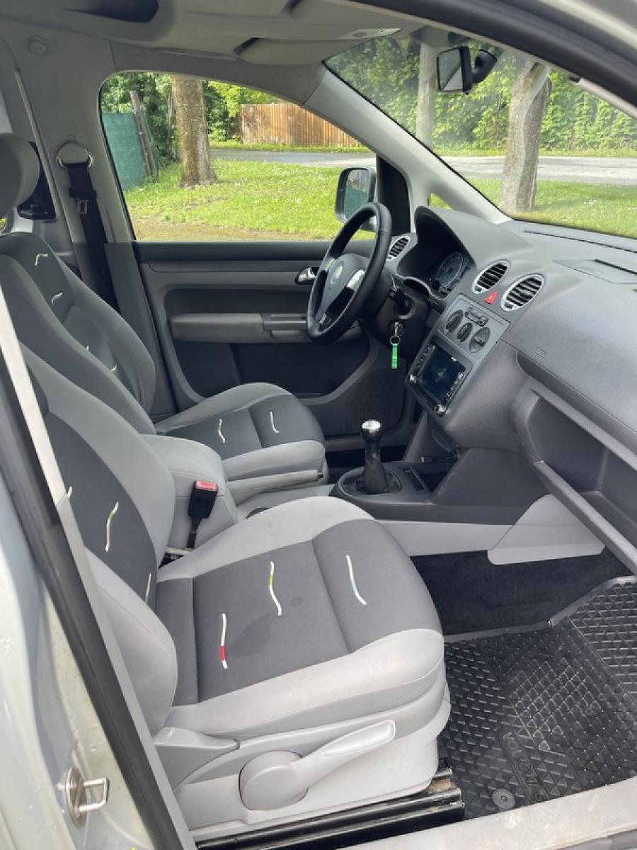 Volkswagen Caddy 2008 in Kivioli, with an engine capacity of 1.90 L and mileage of 370 thousand km for 3200 €, photo 21 on AUTOMOTO.COM.LV