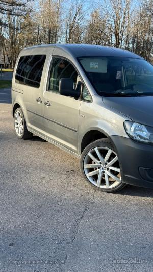 Volkswagen Caddy 2015 in Tallinn, with an engine capacity of 1.60 L and mileage of 210 thousand km for 6800 €, photo 5 on AUTOMOTO.COM.LV