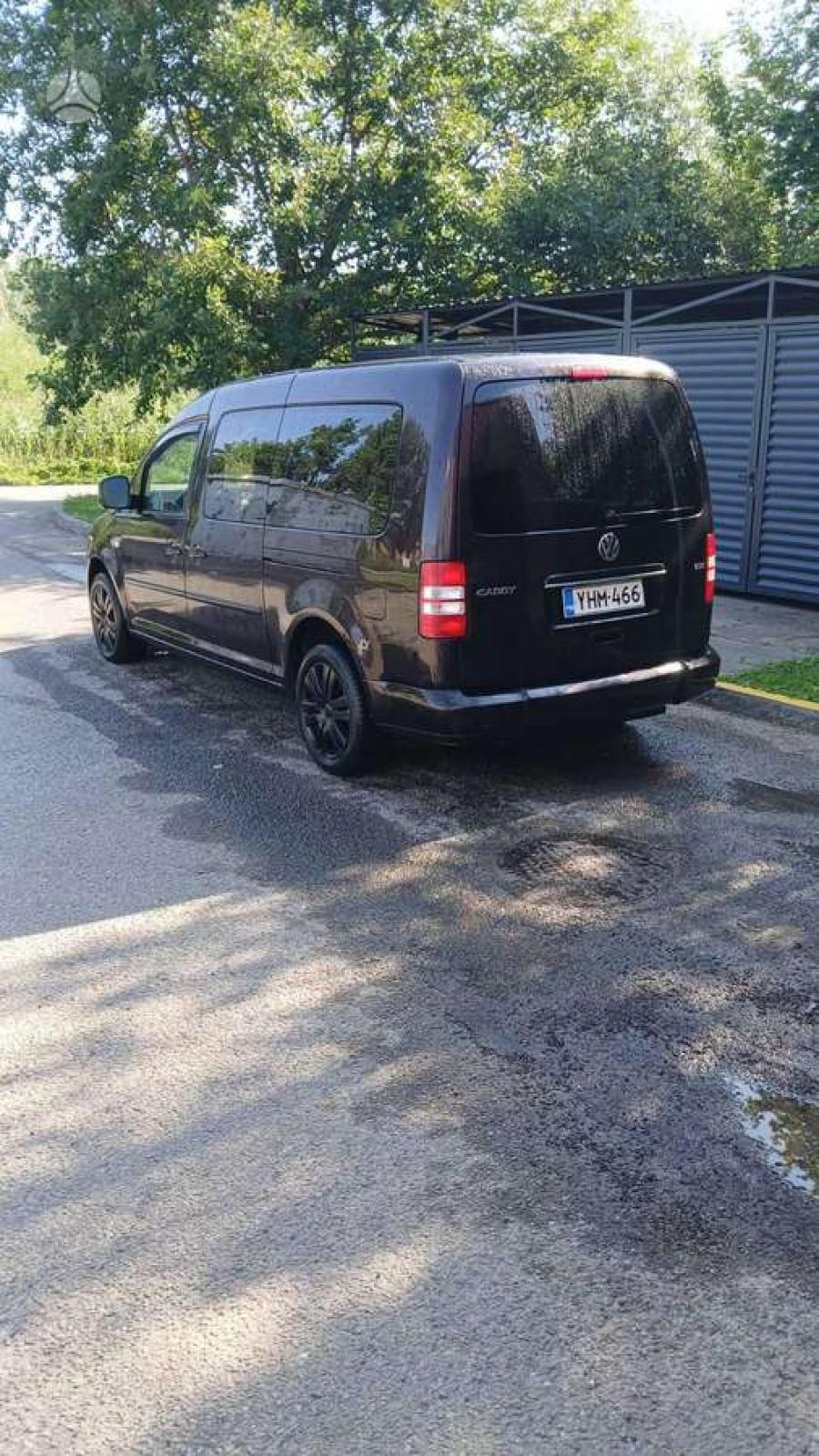 Violet Volkswagen Caddy 2011 in Siauliai, with an engine capacity of 1.60 L and mileage of 325 thousand km for 4999 €, photo 1 on AUTOMOTO.COM.LV