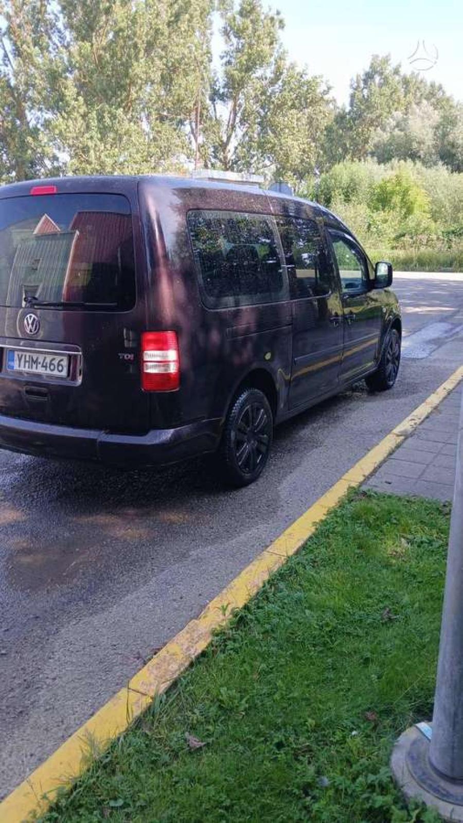 Violet Volkswagen Caddy 2011 in Siauliai, with an engine capacity of 1.60 L and mileage of 325 thousand km for 4999 €, photo 4 on AUTOMOTO.COM.LV