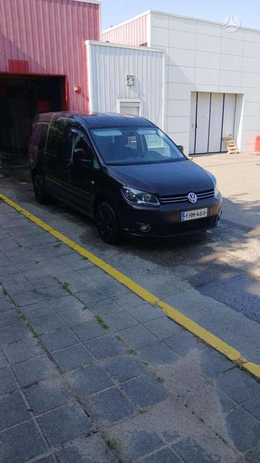 Violet Volkswagen Caddy 2011 in Siauliai, with an engine capacity of 1.60 L and mileage of 325 thousand km for 4999 €, photo 5 on AUTOMOTO.COM.LV