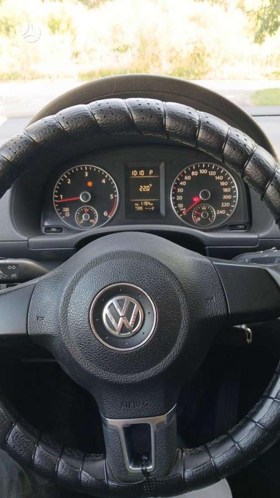 Violet Volkswagen Caddy 2011 in Siauliai, with an engine capacity of 1.60 L and mileage of 325 thousand km for 4999 €, photo 7 on AUTOMOTO.COM.LV