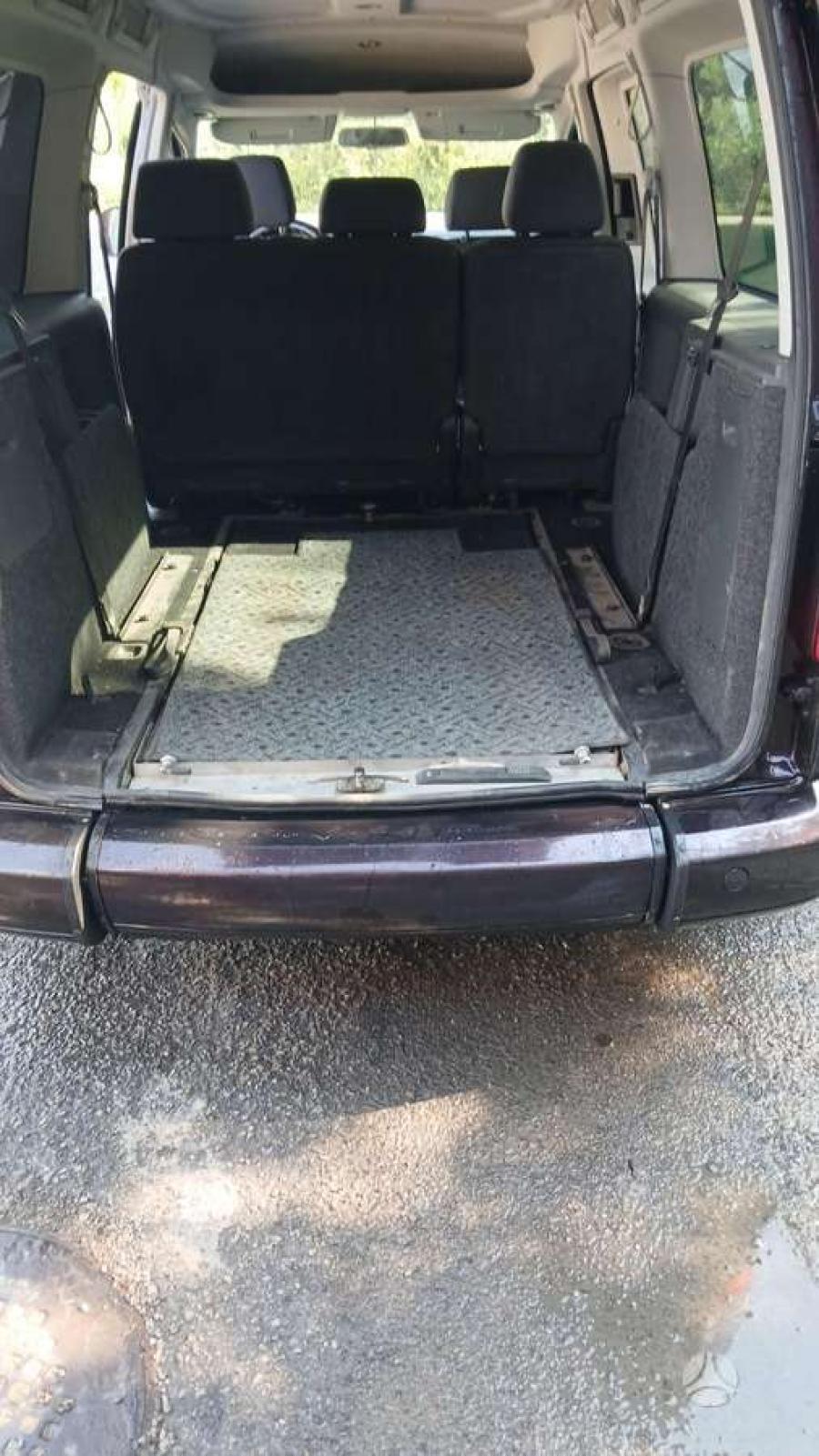 Violet Volkswagen Caddy 2011 in Siauliai, with an engine capacity of 1.60 L and mileage of 325 thousand km for 4999 €, photo 10 on AUTOMOTO.COM.LV