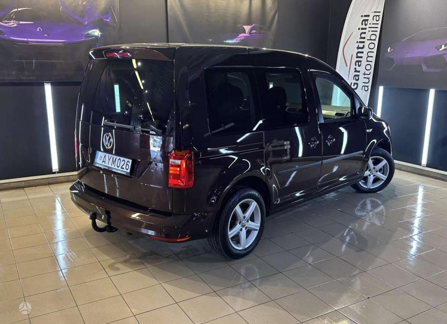 Violet Volkswagen Caddy 2016 in Vilnius, with an engine capacity of 2.00 L and mileage of 220 thousand km for 11950 €, photo 3 on AUTOMOTO.COM.LV