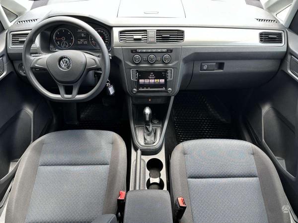 Violet Volkswagen Caddy 2016 in Vilnius, with an engine capacity of 2.00 L and mileage of 220 thousand km for 11950 €, photo 3 on AUTOMOTO.COM.LV