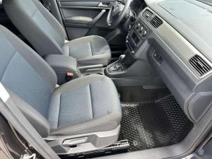 Violet Volkswagen Caddy 2016 in Vilnius, with an engine capacity of 2.00 L and mileage of 220 thousand km for 11950 €, photo 5 on AUTOMOTO.COM.LV