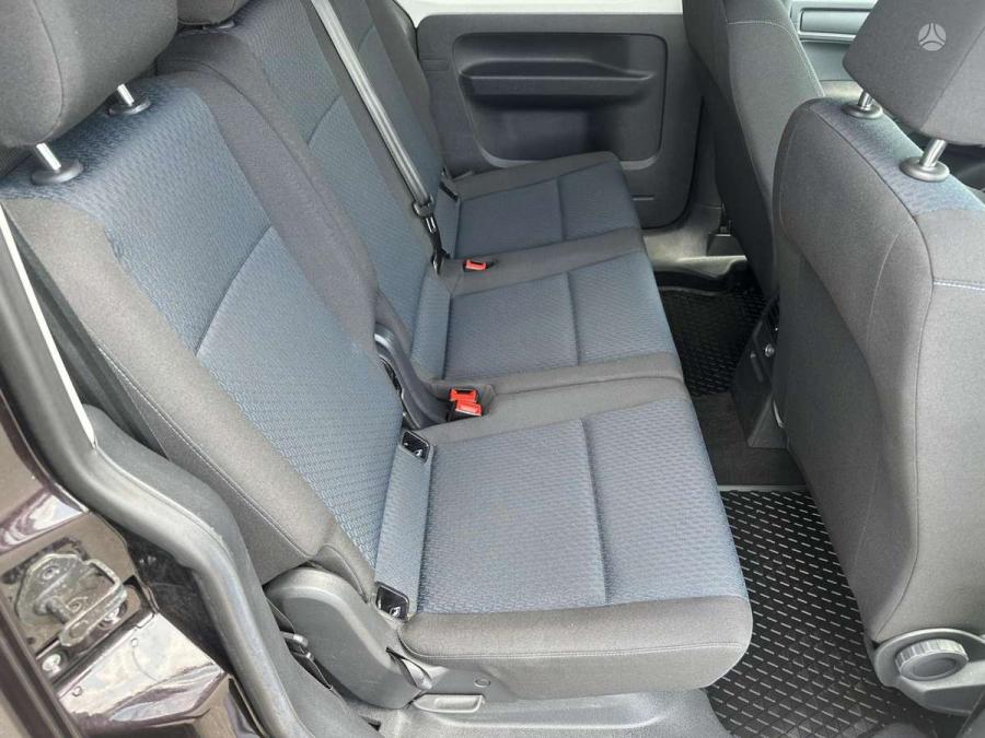 Violet Volkswagen Caddy 2016 in Vilnius, with an engine capacity of 2.00 L and mileage of 220 thousand km for 11950 €, photo 6 on AUTOMOTO.COM.LV