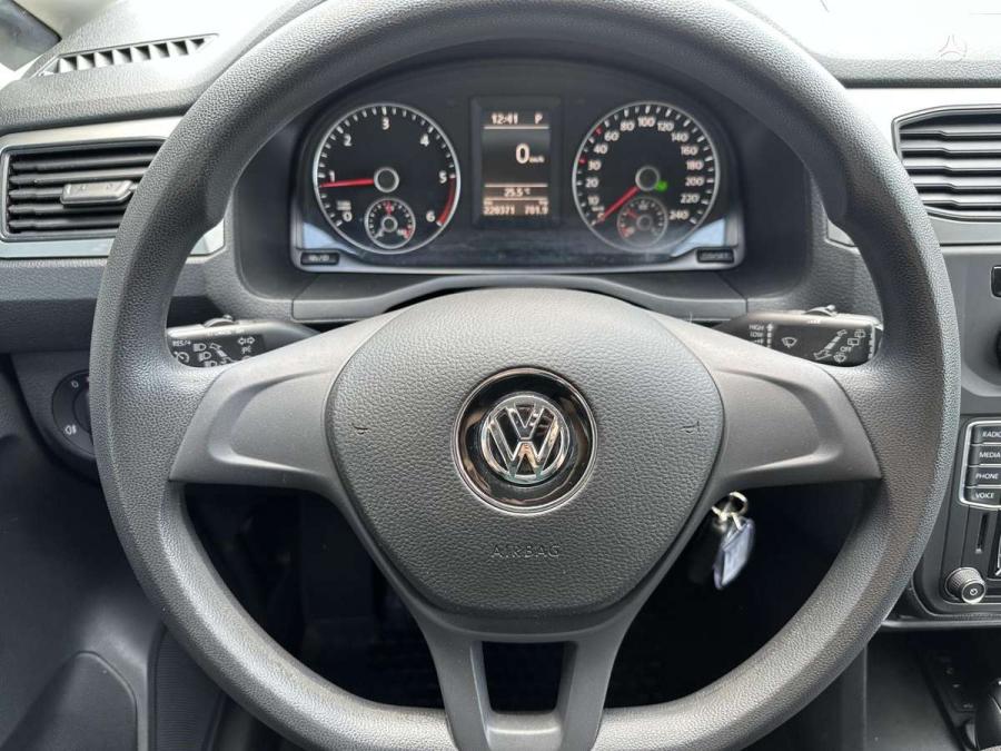 Violet Volkswagen Caddy 2016 in Vilnius, with an engine capacity of 2.00 L and mileage of 220 thousand km for 11950 €, photo 7 on AUTOMOTO.COM.LV