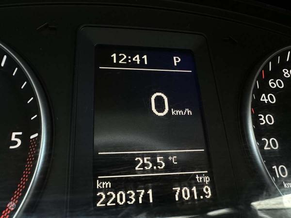Violet Volkswagen Caddy 2016 in Vilnius, with an engine capacity of 2.00 L and mileage of 220 thousand km for 11950 €, photo 7 on AUTOMOTO.COM.LV
