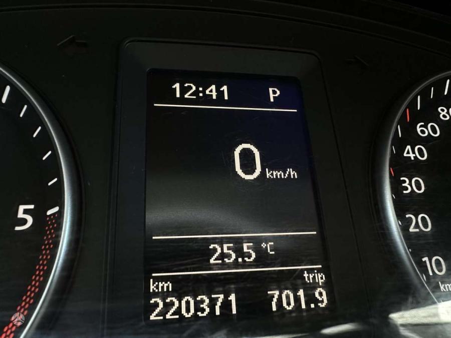 Violet Volkswagen Caddy 2016 in Vilnius, with an engine capacity of 2.00 L and mileage of 220 thousand km for 11950 €, photo 8 on AUTOMOTO.COM.LV