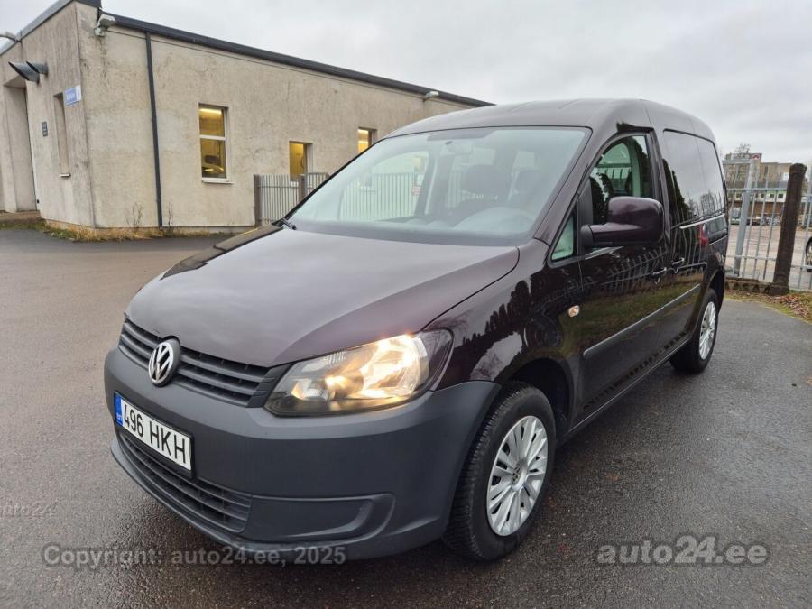Violets Volkswagen Caddy 2015 Tallina, ar dzinēja tilpumu 1.60 L un nobraukumu 262 tūkst. km par 8200 €, foto 1 vietnē AUTOMOTO.COM.LV