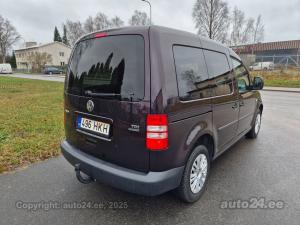 Violets Volkswagen Caddy 2015 Tallina, ar dzinēja tilpumu 1.60 L un nobraukumu 262 tūkst. km par 8200 €, foto 4 vietnē AUTOMOTO.COM.LV