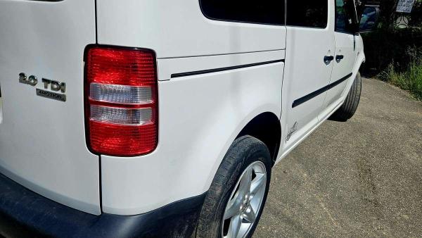 Balts Volkswagen Caddy 2013 Kaišiadorys, ar dzinēja tilpumu 2.00 L un nobraukumu 300 tūkst. km par 4900 €, foto 6 vietnē AUTOMOTO.COM.LV