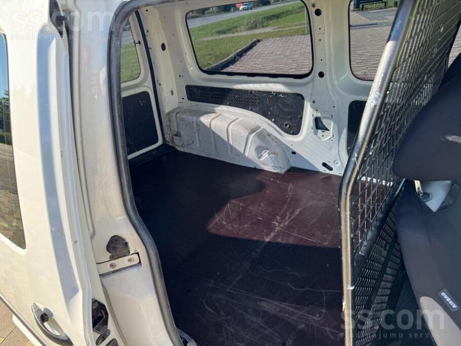 Balts Volkswagen Caddy 2013 Jelgava, ar dzinēja tilpumu 1.60 L un nobraukumu 168 tūkst. km par 5490 €, foto 6 vietnē AUTOMOTO.COM.LV