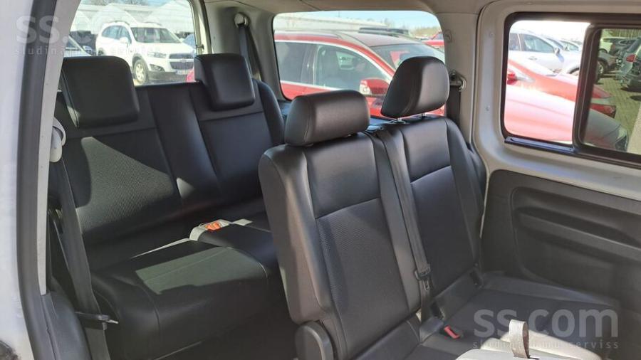 White Volkswagen Caddy 2015 in Talsi, with an engine capacity of 2.00 L and mileage of 262 thousand km for 7900 €, photo 3 on AUTOMOTO.COM.LV