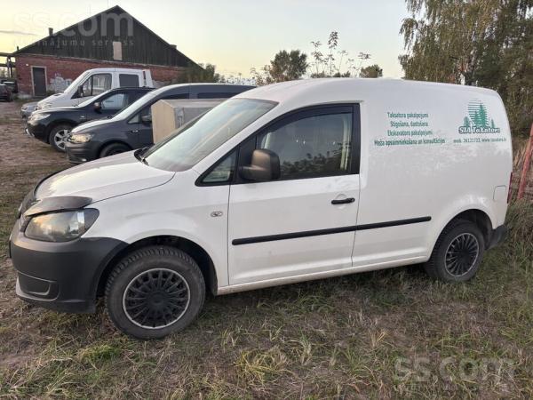 Фольксваген Кадди 2015 в Даугавпилс на AUTOMOTO.COM.LV Белый Фольксваген Кадди 2015 в Даугавпилс, объемом двигателя 1.60 л и пробегом 316 тыс. км за 6000 €, фото 3 на AUTOMOTO.COM.LV