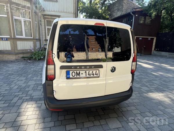 White Volkswagen Caddy 2022 in Riga, with an engine capacity of 2.00 L and mileage of 198 thousand km for 10700 €, photo 5 on AUTOMOTO.COM.LV