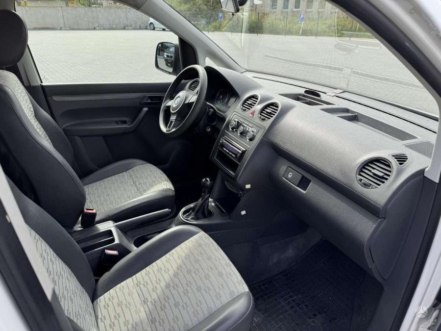 Balts Volkswagen Caddy 2011 Telšiai, ar dzinēja tilpumu 1.60 L un nobraukumu 266 tūkst. km par 4500 €, foto 17 vietnē AUTOMOTO.COM.LV