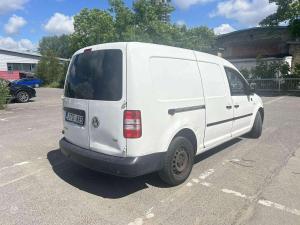 White Volkswagen Caddy 2012 in Vilnius, with an engine capacity of 1.60 L and mileage of 374 thousand km for 2400 €, photo 5 on AUTOMOTO.COM.LV