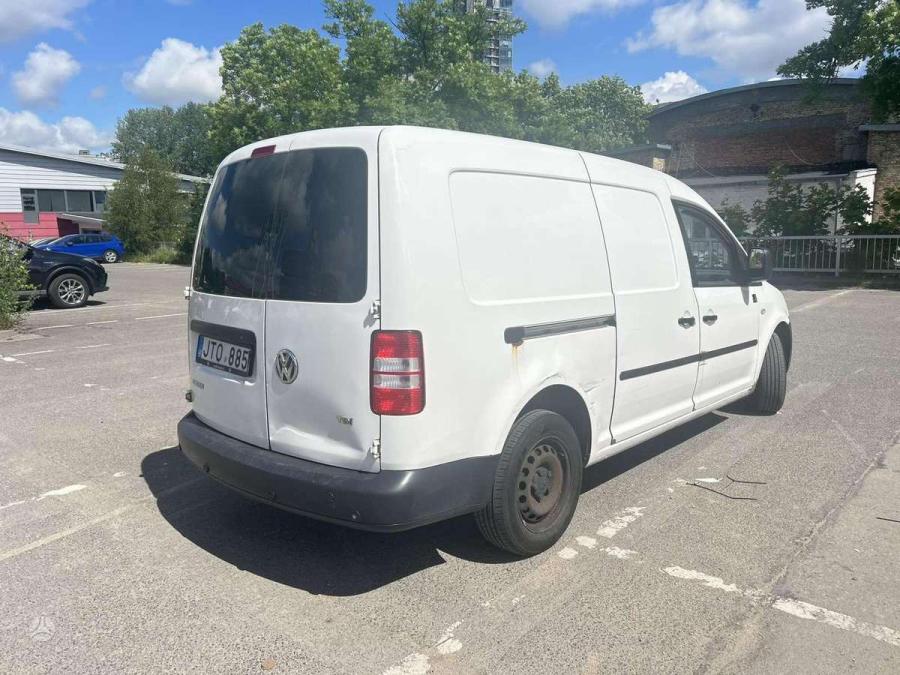 White Volkswagen Caddy 2012 in Vilnius, with an engine capacity of 1.60 L and mileage of 374 thousand km for 2400 €, photo 5 on AUTOMOTO.COM.LV