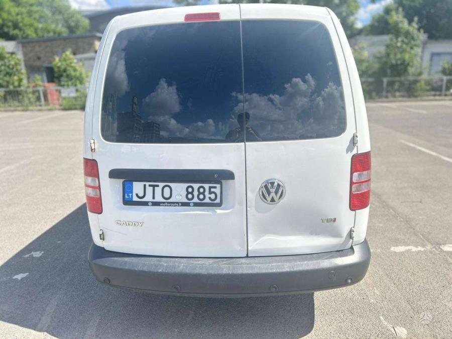 White Volkswagen Caddy 2012 in Vilnius, with an engine capacity of 1.60 L and mileage of 374 thousand km for 2400 €, photo 7 on AUTOMOTO.COM.LV