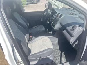 White Volkswagen Caddy 2012 in Vilnius, with an engine capacity of 1.60 L and mileage of 374 thousand km for 2400 €, photo 10 on AUTOMOTO.COM.LV