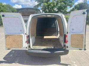 White Volkswagen Caddy 2012 in Vilnius, with an engine capacity of 1.60 L and mileage of 374 thousand km for 2400 €, photo 11 on AUTOMOTO.COM.LV