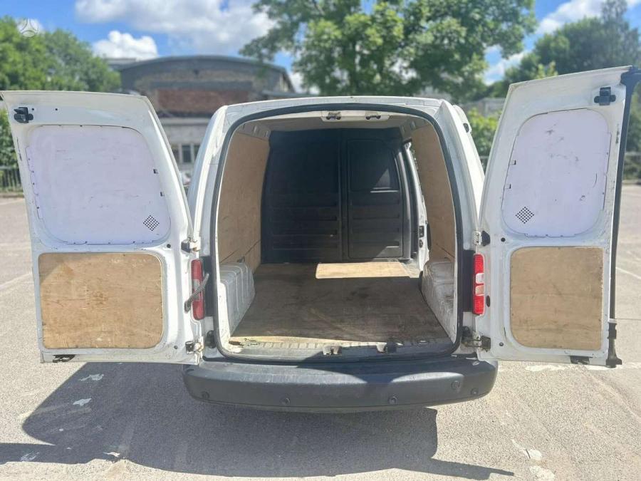 White Volkswagen Caddy 2012 in Vilnius, with an engine capacity of 1.60 L and mileage of 374 thousand km for 2400 €, photo 11 on AUTOMOTO.COM.LV