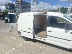 White Volkswagen Caddy 2012 in Vilnius, with an engine capacity of 1.60 L and mileage of 374 thousand km for 2400 €, photo 12 on AUTOMOTO.COM.LV