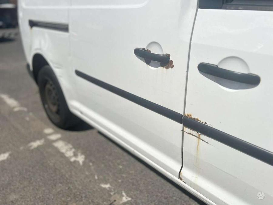 White Volkswagen Caddy 2012 in Vilnius, with an engine capacity of 1.60 L and mileage of 374 thousand km for 2400 €, photo 14 on AUTOMOTO.COM.LV