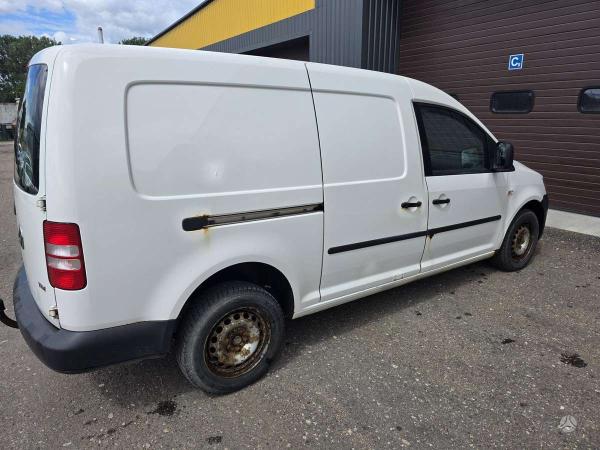 White Volkswagen Caddy 2012 in Mazeikiai, with an engine capacity of 1.60 L and mileage of 669 thousand km for 3800 €, photo 4 on AUTOMOTO.COM.LV