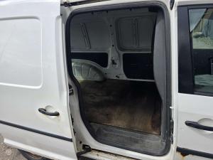 White Volkswagen Caddy 2012 in Mazeikiai, with an engine capacity of 1.60 L and mileage of 669 thousand km for 3800 €, photo 8 on AUTOMOTO.COM.LV